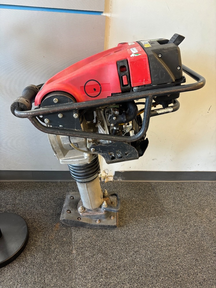 Chicago Pneumatic MS590 Plate Compactor/Thumper with Honda GX100 Engine ...