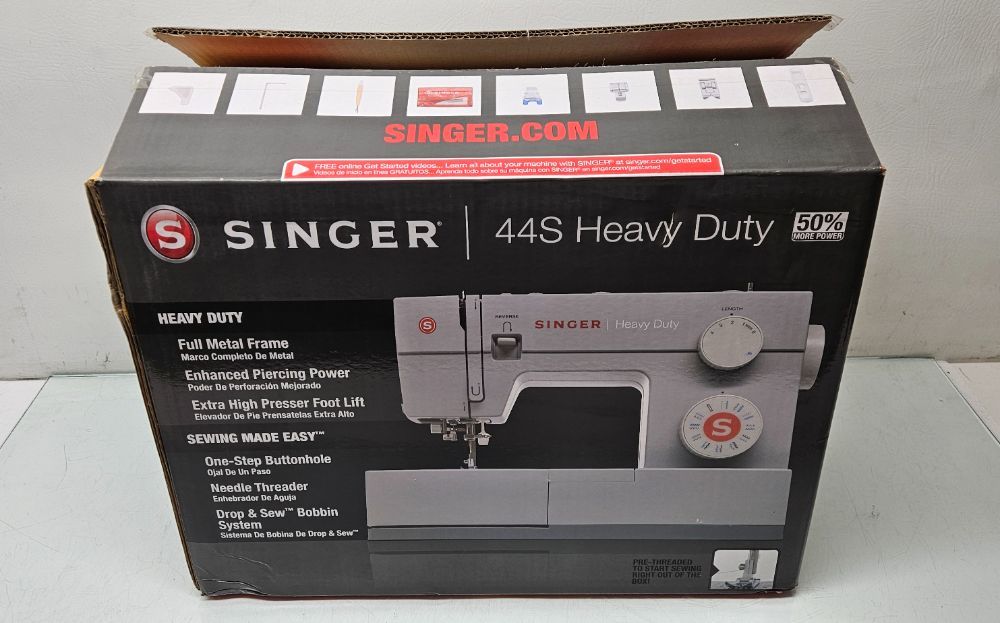 Singer Classic 23-Stitch Heavy-Duty Mechanical Sewing Machine 44S ...