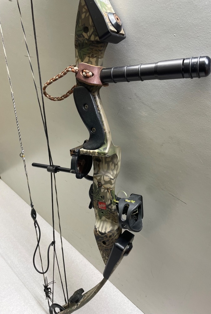 PSE Nova Game Sport Compound Bow with Soft Case & 7 Arrows | Capitol ...